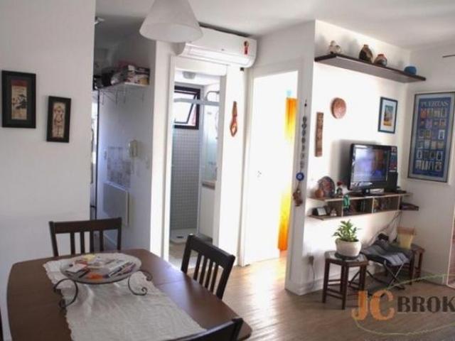 Apartamento com 41m² de área útil, 1 vaga de garagem, 1 dormitório, varanda envidraçada