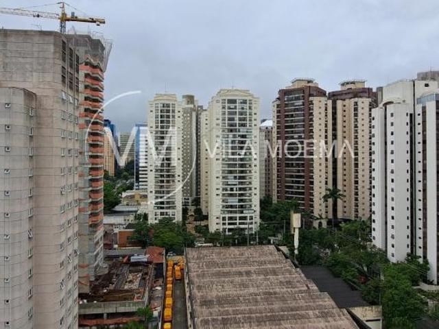 Apartamento com 42 m², 1 dormitório suíte, sala 2 ambientes e varanda, à venda em Moema Índios