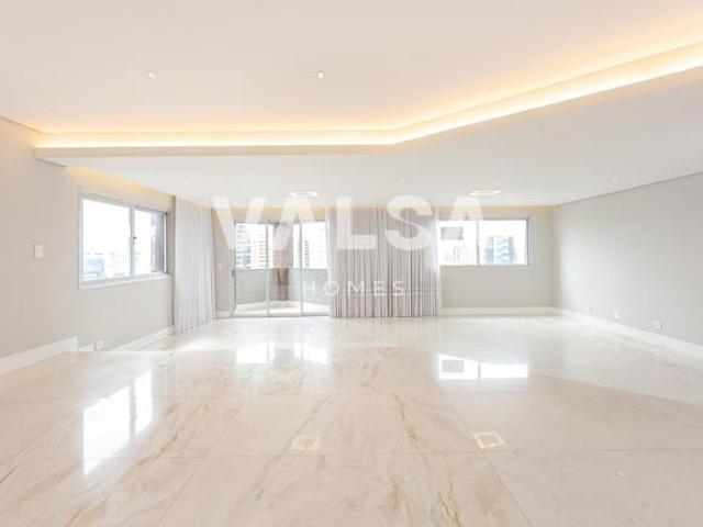 Apartamento com 441 m², 4 quartos sendo 3 suítes à venda no bairro Água Verde