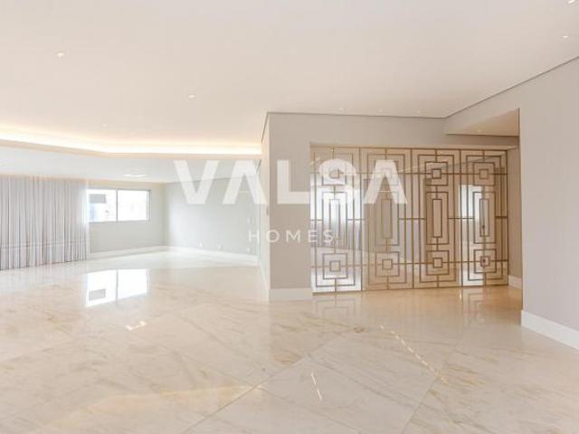 Apartamento com 441 m², 4 quartos sendo 3 suítes à venda no bairro Água Verde