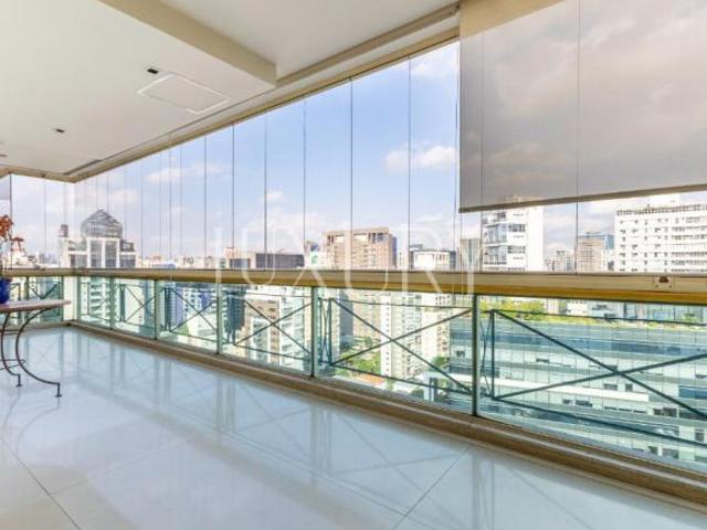 Apartamento com 465 m², 4 quartos sendo 3 suítes à venda no bairro Itaim Bibi