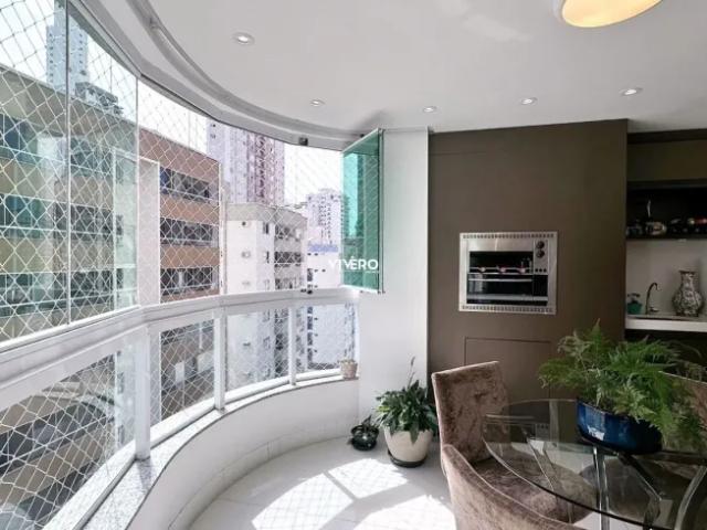 Apartamento mobiliado com 4 quartos à venda no Centro de Balneário Camboriú