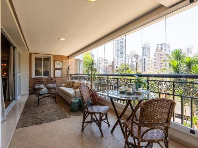 Apartamento com 4 dormitorios 5 vagas a venda no Pacaembu