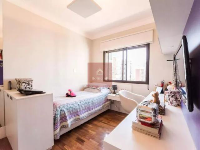 Apartamento com 4 dormitórios, 2 suítes, 4 vagas e com 220m² Moema