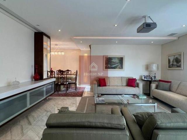 Apartamento com 4 dormitórios, 3 suítes, 3 vagas e com 195m² Moema