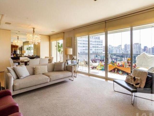 Apartamento com 4 Dormitórios 3 Vagas em Higienópolis