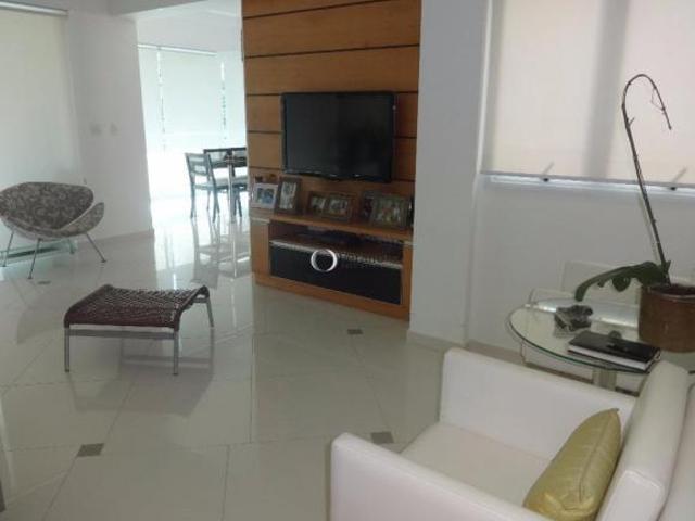 Apartamento com 4 dormitórios à venda, 137 m² por R$ 900.000,00 E