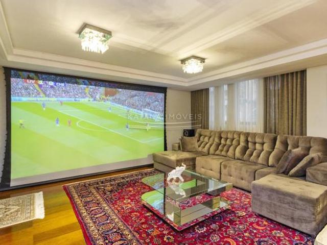 Apartamento com 4 dormitórios à venda, 240 m² por