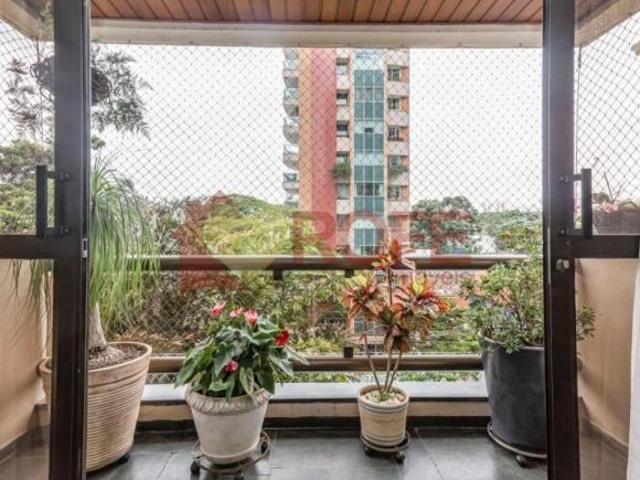 Apartamento com 4 dormitórios à venda, 200 m² por R$ 1.800.000,00 Moema São Paulo/SP