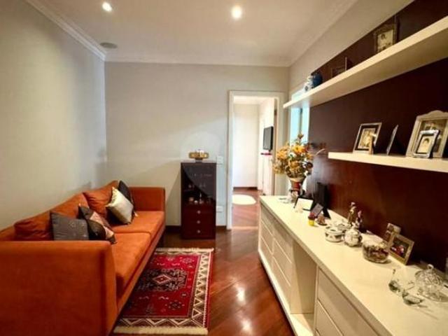 Apartamento com 4 dormitórios e planta ampla em localização estratégica de Santana