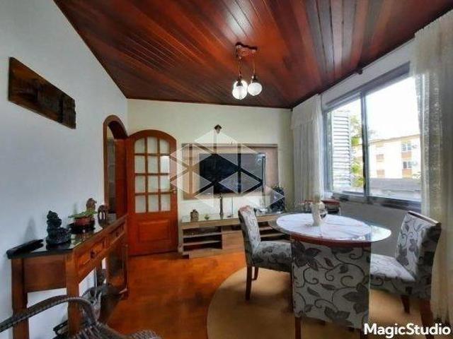 Apartamento com 4 dormitórios e vaga no Passo da Areia