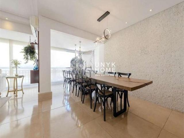 Apartamento com 4 dormitórios e varanda Gourmet