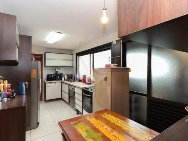 Apartamento com 4 dormitórios e varanda gourmet integrada na Pompeia