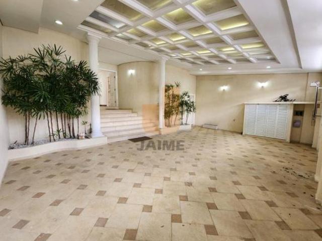Apartamento com 4 dormitórios e 3 vagas em Moema