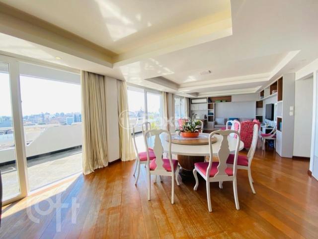 Apartamento com 4 dormitórios em Canoas