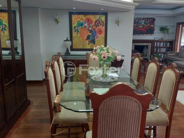 Apartamento com 4 dormitórios em Porto Alegre