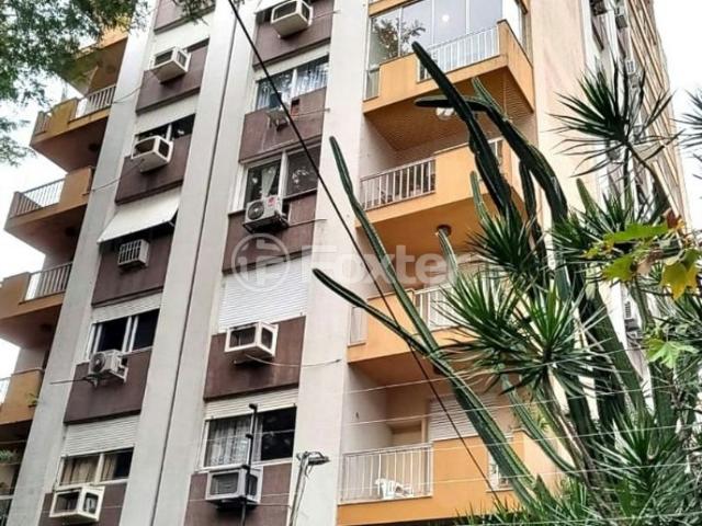 Apartamento com 4 dormitórios em Porto Alegre