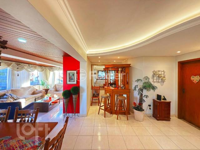 Apartamento com 4 dormitórios em Porto Alegre