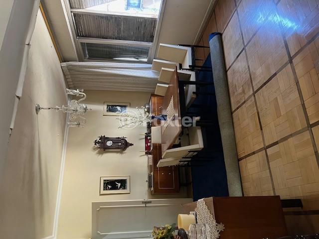 Apartamento com 4 dormitórios em Porto Alegre