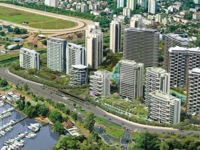 Apartamento com 4 dormitórios em Porto Alegre