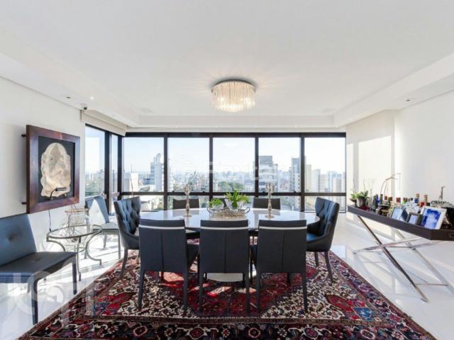 Apartamento com 4 dormitórios em Porto Alegre