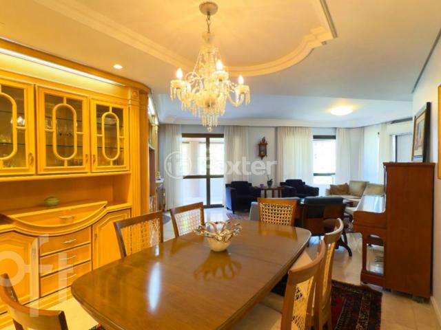Apartamento com 4 dormitórios em Porto Alegre
