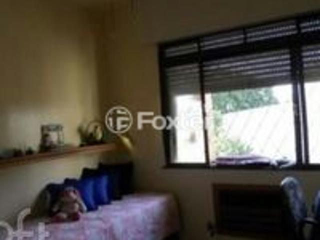 Apartamento com 4 dormitórios em Porto Alegre