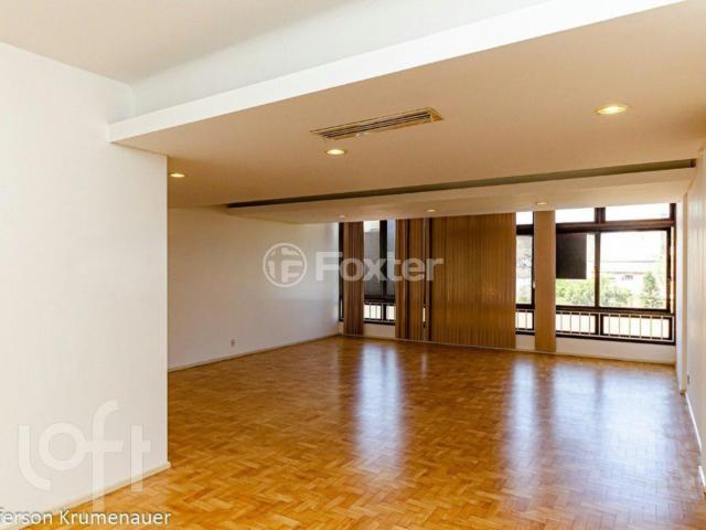 Apartamento com 4 dormitórios em Porto Alegre