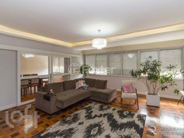 Apartamento com 4 dormitórios em Porto Alegre