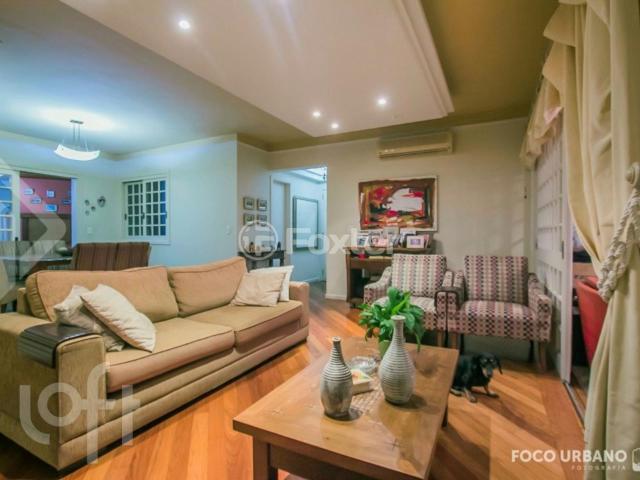 Apartamento com 4 dormitórios em Porto Alegre