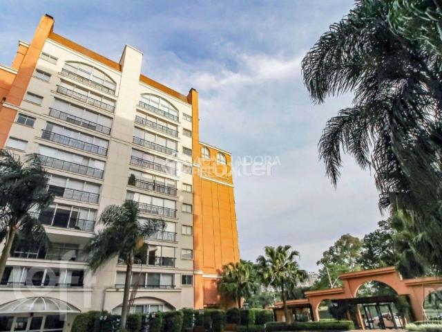 Apartamento com 4 dormitórios em Porto Alegre