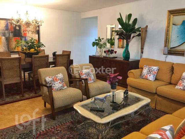 Apartamento com 4 dormitórios em Porto Alegre