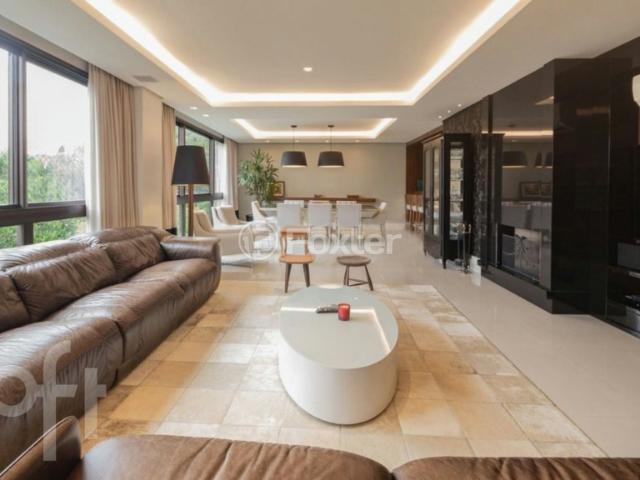 Apartamento com 4 dormitórios em Porto Alegre