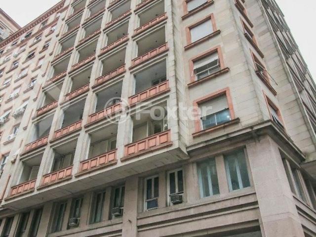 Apartamento com 4 dormitórios em Porto Alegre