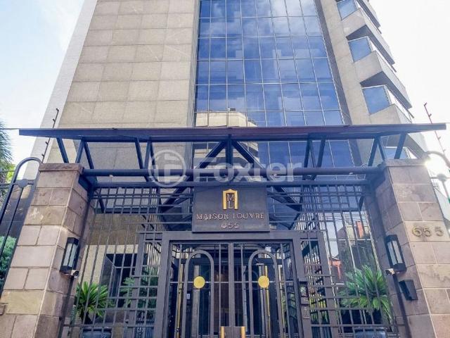 Apartamento com 4 dormitórios em Porto Alegre