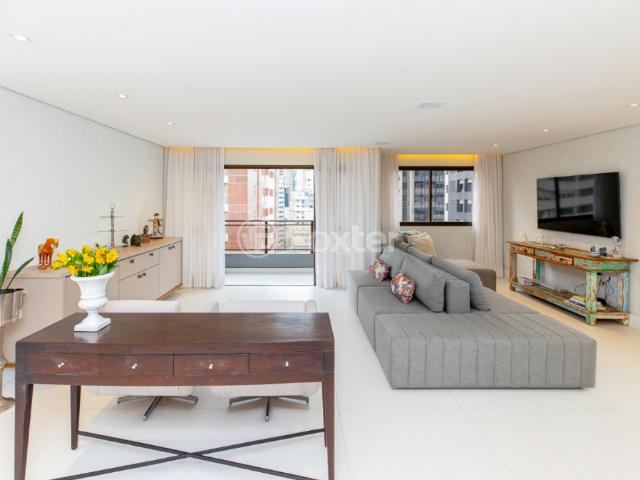 Apartamento com 4 dormitórios em São Paulo
