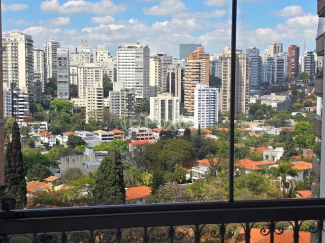 Apartamento com 4 dormitórios em São Paulo