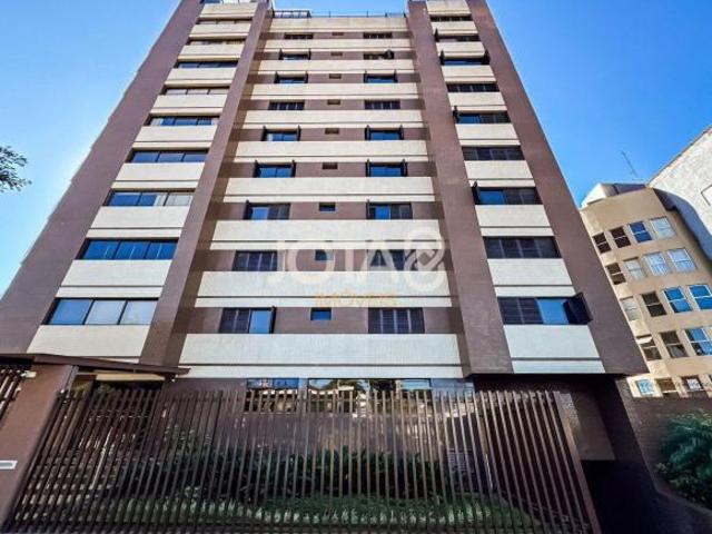 Apartamento com 4 dormitórios no Batel J8