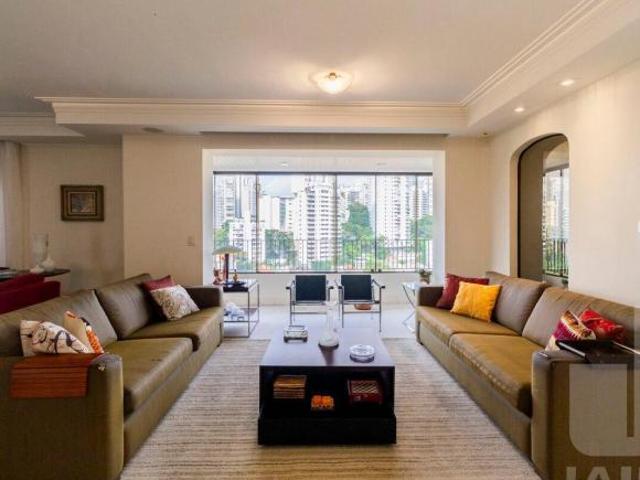 Apartamento com 4 Dormitórios sendo 4 suites 5 banheiros sala 4 ambientes 4 vagas em Perdizes