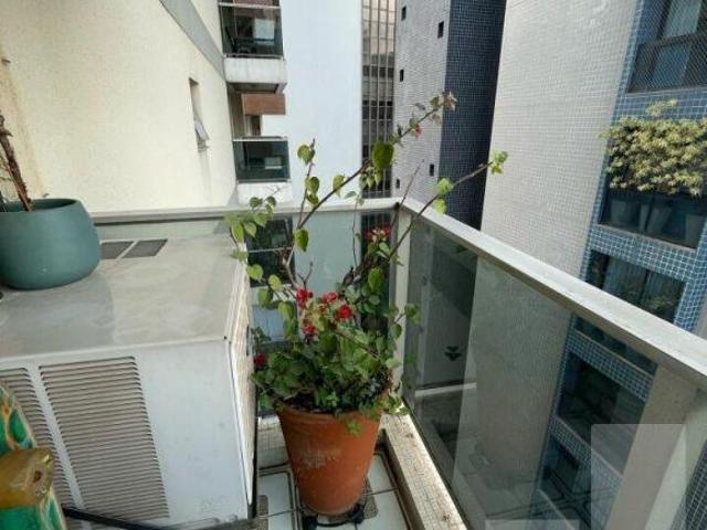 Apartamento com 4 dormitórios sendo 1 suíte, ao lado da Competition a uma quadra do Shopping