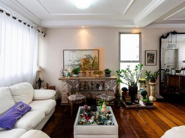 Apartamento com 4 dormitórios sendo 1 suíte e 2 vagas, ótima localização Higienópolis