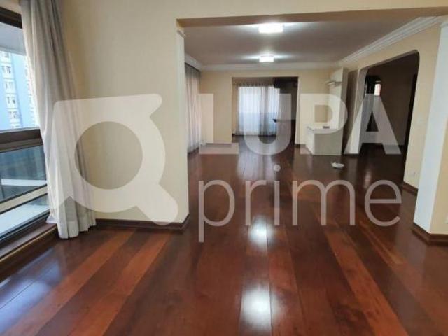 Apartamento com 4 dormitórios sendo 2 suítes á venda em Santana