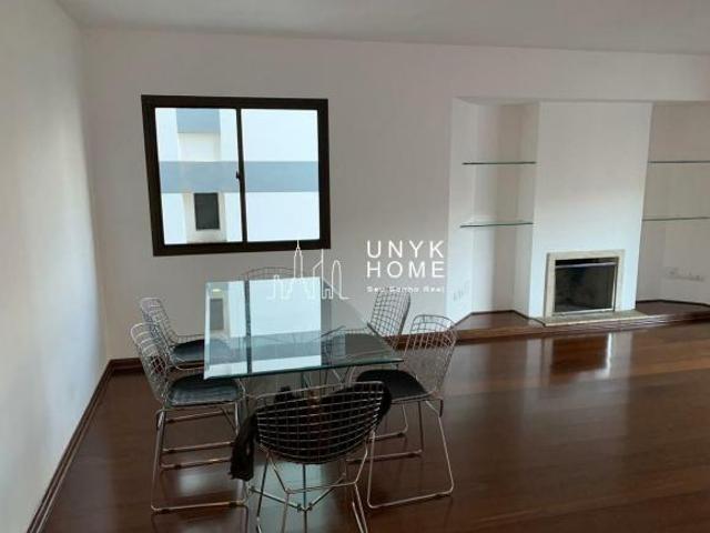 Apartamento com 4 dormitórios sendo 2 suítes com varanda