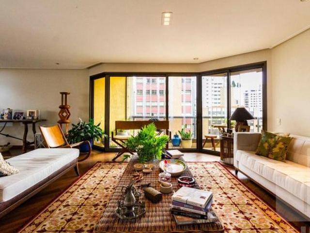 Apartamento com 4 dormitórios sendo 2 suítes e 3 vagas Santa Cecília