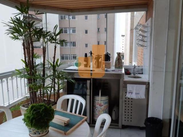 Apartamento com 4 dormitórios sendo 2 suítes e 4 vagas em Perdizes