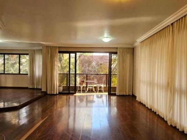 Apartamento com 4 dormitórios, sendo 3 suítes, 3 vagas e com 200m² Campo Belo