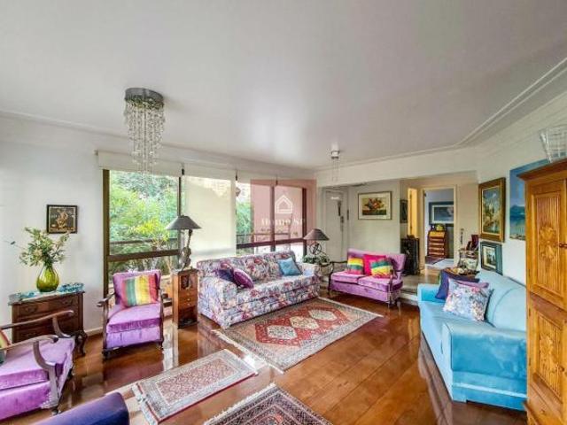 Apartamento com 4 dormitórios, sendo 3 suítes, 3 vagas e com 200m² Campo Belo