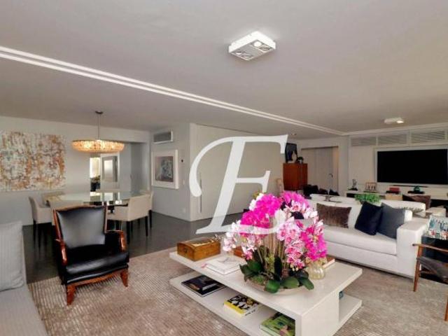 Apartamento com 4 dormitórios/3suítes à venda Vila Nova Conceição São Paulo/SP