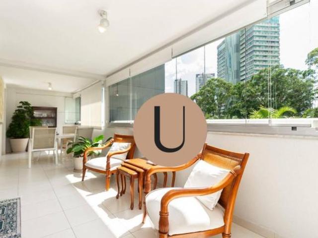 Apartamento com 4 dts, 3 vagas, lazer Club! Morumbi!