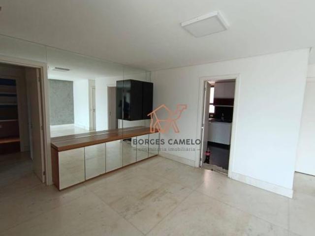 Apartamento com 4 quartos à venda, 144 m²